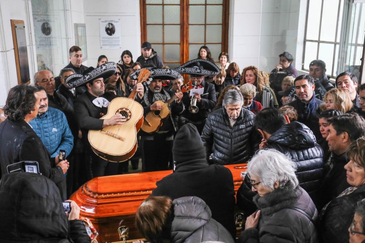 Más de un centenar de personas despidió ayer a Adela Ulloa Valdés ...