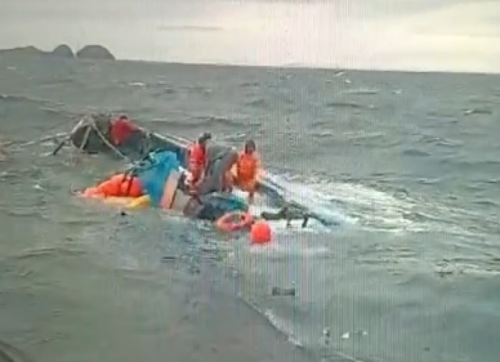 Lancha a Motor “Ana Belén II” naufraga en Bahía Arquistade de Isla ...