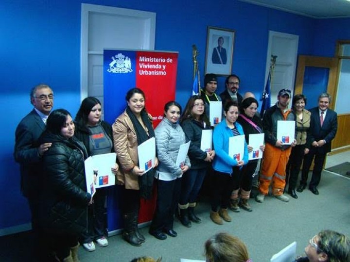 Minvu entregó 42 subsidios de ampliación a familias de Puerto Natales ... Minvu entregó 42 subsidios de ampliación a familias de Puerto Natales ...