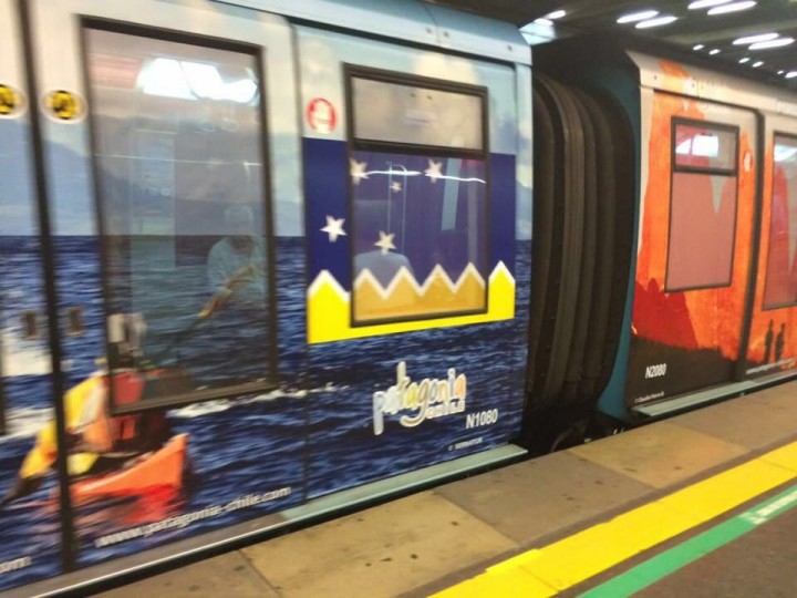 Vagones del metro lucen la Bandera de Magallanes y leyendas alusivas a ...