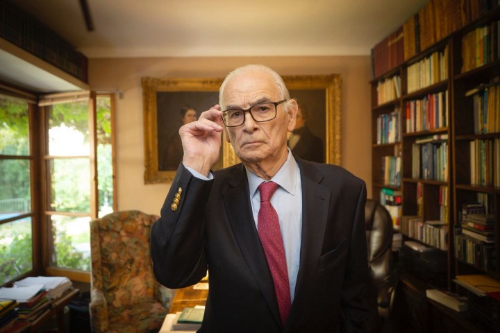 Psiquiatra Otto Dörr Zegers sale al paso de las criticas | ELPINGUINO.COM