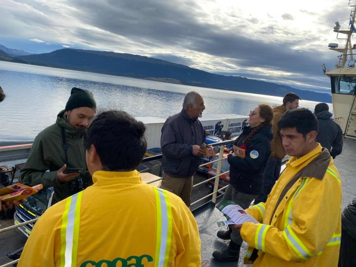 Brigada Lenga 12 de Conaf realizó actividad preventiva a bordo de ferry ...