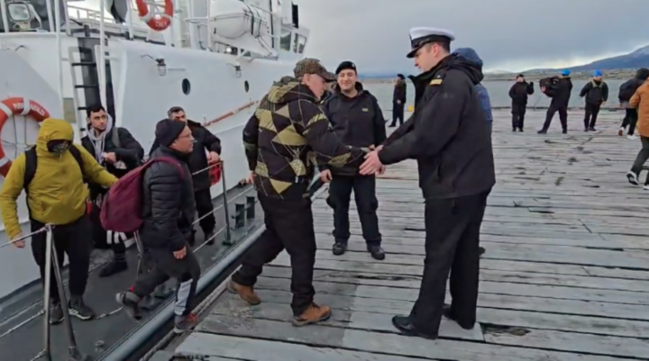 Armada concluye rescate de 34 náufragos del ferry Yaghan | ELPINGUINO.COM