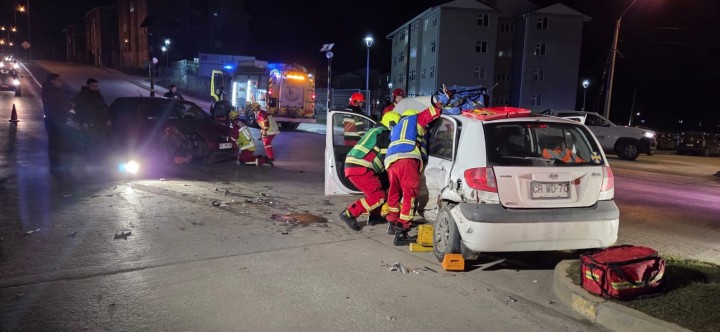 Colisión deja a una mujer lesionada y moviliza a equipos de emergencia ...