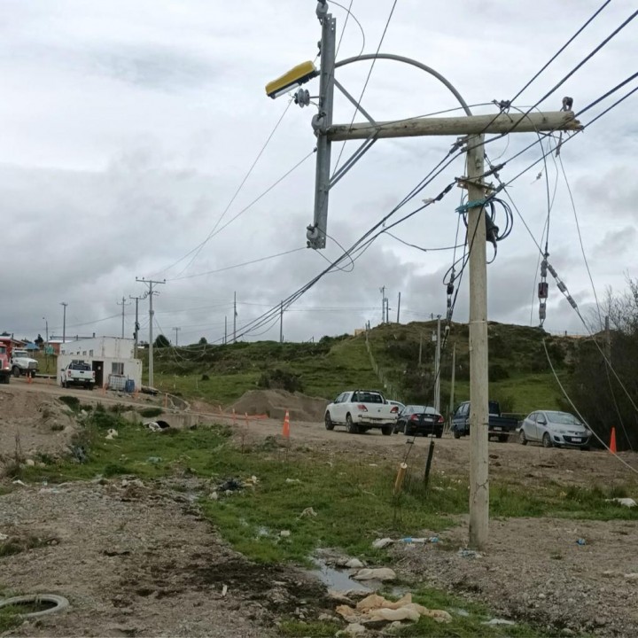 Poste chocado generó corte de luz en algunos sectores periurbanos de ...