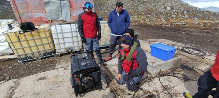 Armada apoyó expedición científica del INACh en la Antártica ...