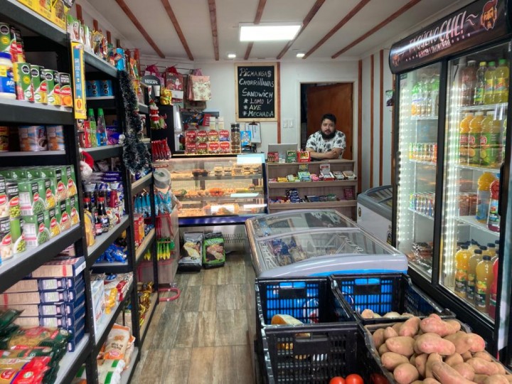 Almacenes de barrio: el oasis de los vecinos en feriados irrenunciables ...