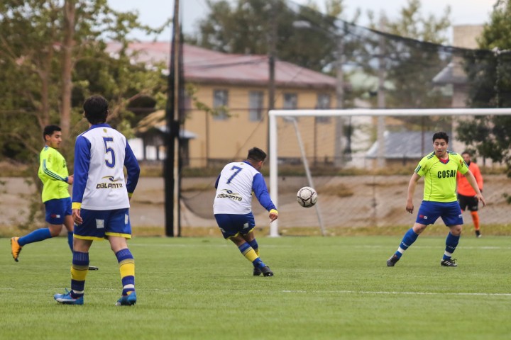 Jornada triple en el fútbol de la Asociación Punta Arenas | ELPINGUINO.COM